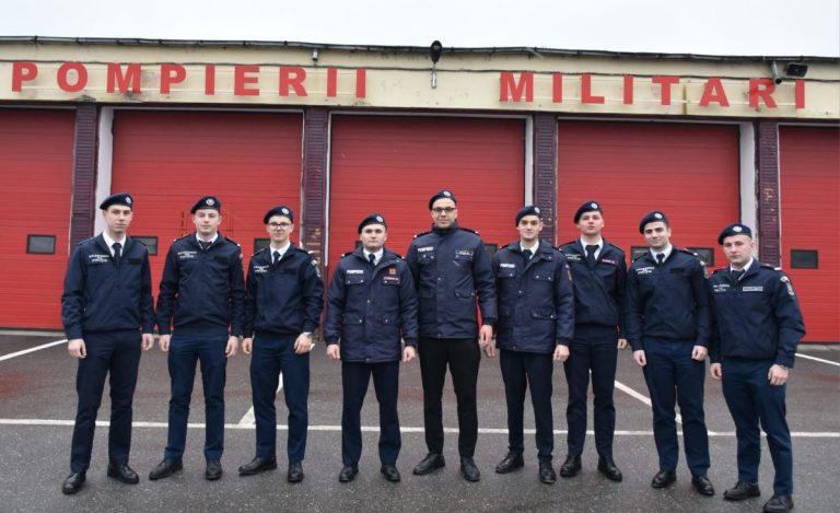 ISU Dâmbovița: Nouă studenți, arma Pompieri, ai Academiei de Poliție ...
